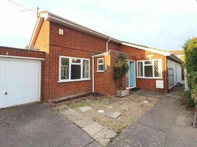 South Lodge Close, Whitstable, Kent, CT5 4 bed bungalow to rent £1,950 pcm £450 pw