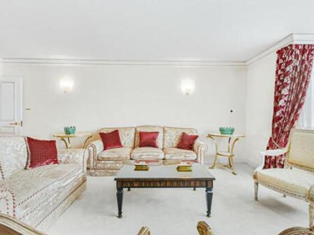 South Lodge, London, 2 Bedroom Apartment