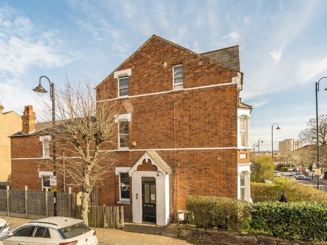 South Norwood Hill, South Norwood SE25, 1 bed flat to rent, £1,300 pcm | PrimeLocation