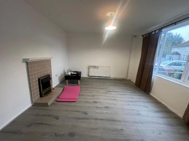 South Ockendon, RM15 3 bed townhouse to rent £1,900 pcm £438 pw