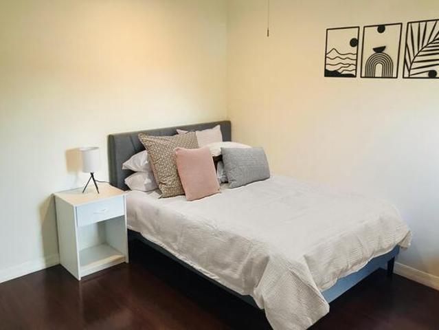 South Orlando House near Sun Rail Station Less than 15 minutes to MCO Feels like home!