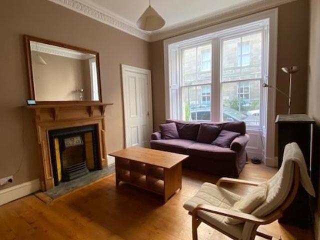 South Oxford Street, Edinburgh EH8 2 bed flat to rent £1,550 pcm £358 pw