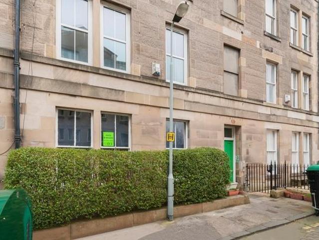 South Oxford Street, Edinburgh EH8 4 bed flat to rent £3,200 pcm £738 pw