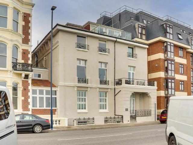 South Parade, Southsea OPTIONAL. 4 bed apartment to rent £2,400 pcm £554 pw
