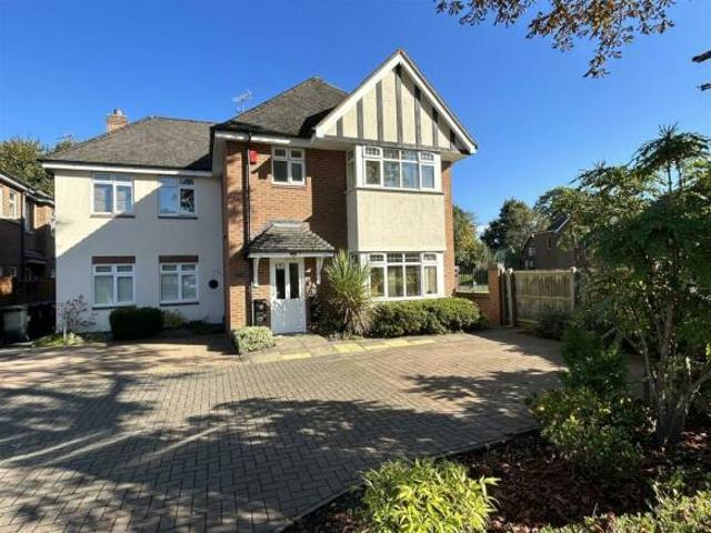 South Parade, Sutton Coldfield, B72 2 bed flat to rent £1,150 pcm £265 pw