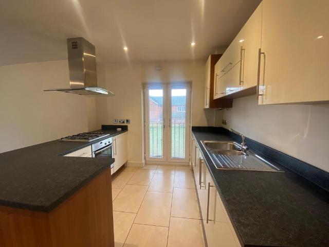 South Parade, Sutton Coldfield, B72 2 bed flat to rent £1,150 pcm £265 pw
