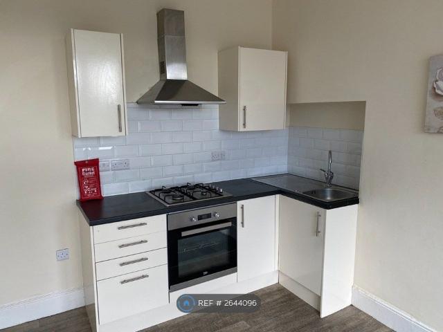 South Parade, Pensarn, Abergele LL22, 2 bed flat to rent, £650 pcm | PrimeLocation
