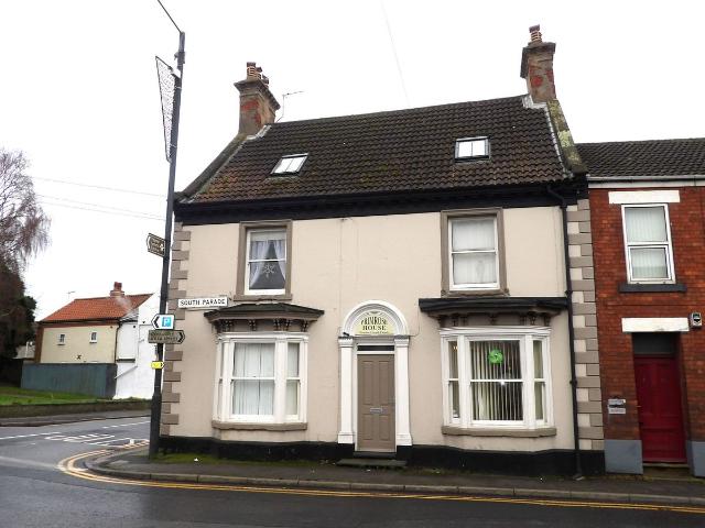 South Parade, Thorne, Doncaster DN8, 2 bed flat to rent, £650 pcm | PrimeLocation