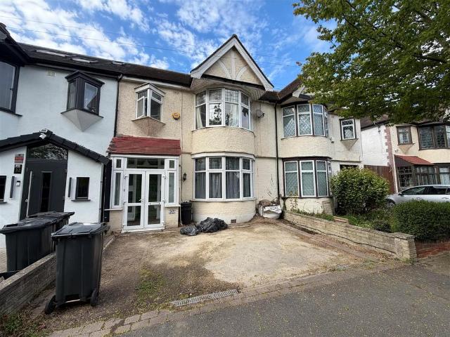 South Park Crescent, Ilford 3 bed terraced house to rent £2,400 pcm £554 pw