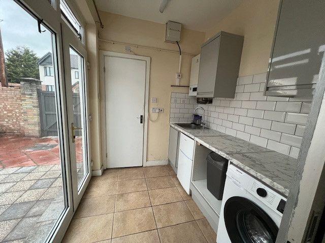 South Park Drive, Ilford IG3, Studio to rent, £1,500 pcm | PrimeLocation