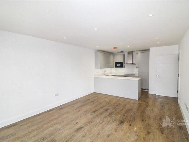 South Park Hill Road, South Croydon CR2, 2 bed flat to rent, £1,795 pcm | PrimeLocation