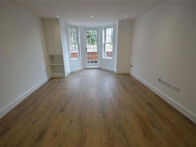 South Park Hill Road, South Croydon CR2, 2 bed flat to rent, £1,850 pcm | PrimeLocation