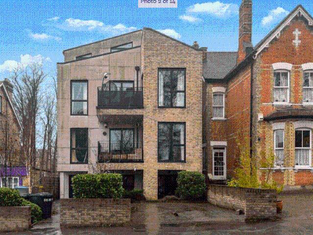 South Park Hill Road, South Croydon, CR2 3 bed apartment to rent £2,400 pcm £554 pw