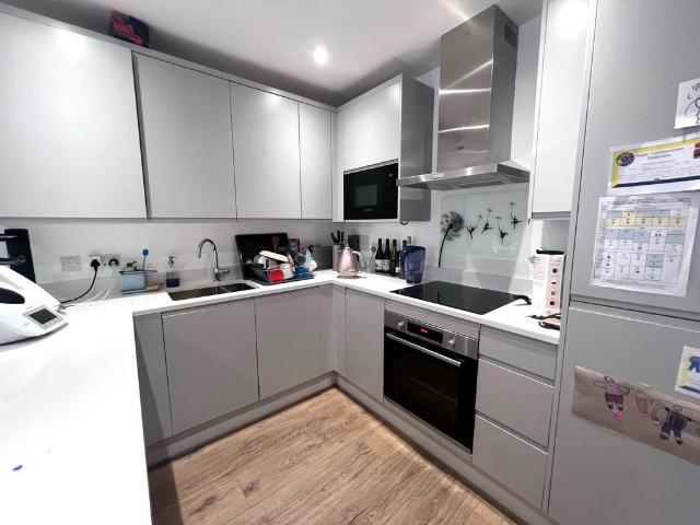 South Park Hill Road, South Croydon 2 bed apartment to rent £1,850 pcm £427 pw
