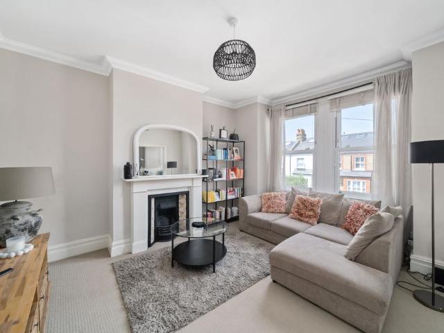 South Park Road, London, SW19 8RX 2 bed flat to rent £2,025 pcm £467 pw