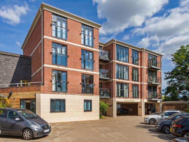 South Park, Sevenoaks TN13, 2 bed flat to rent, £2,995 pcm | PrimeLocation
