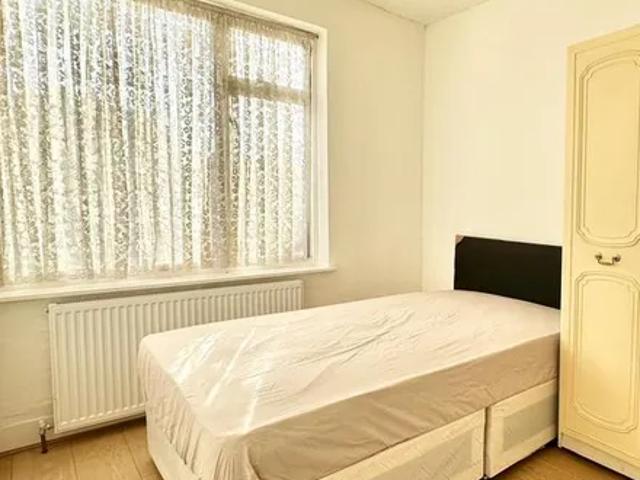 South Park Terrace, London, IG1 2TH, United Kingdom | Room for rent #136865610 | Rentberry