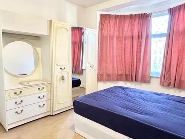 South Park Terrace, London, IG1 2TH, United Kingdom | Room for rent #136866413 | Rentberry