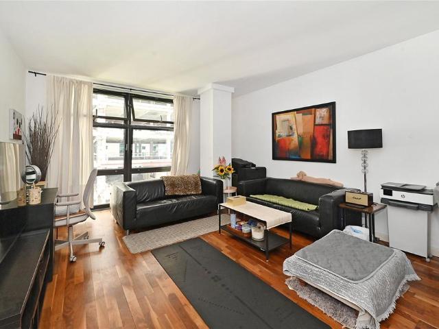 South Quay Square, Canary Wharf. 1 bed flat to rent £2,400 pcm £554 pw