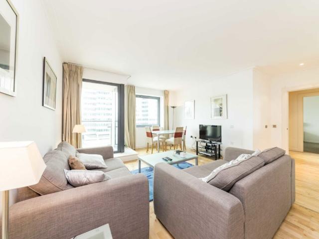 South Quay Square, Canary Wharf E14, 2 bed flat to rent, £3,250 pcm | PrimeLocation
