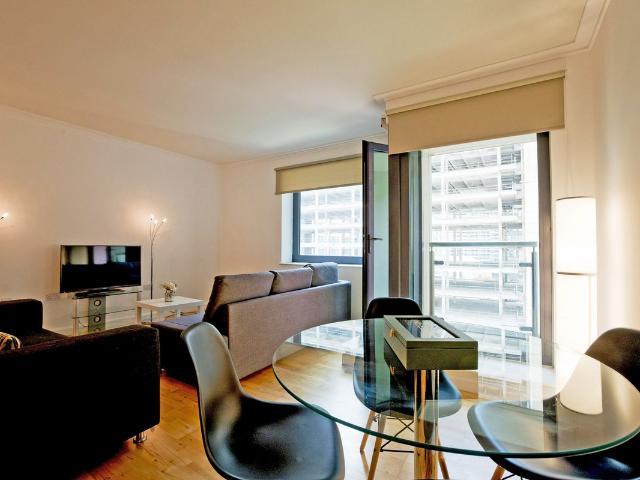South Quay Square, Canary Wharf, London E14, 2 bed flat to rent, £2,995 pcm | PrimeLocation