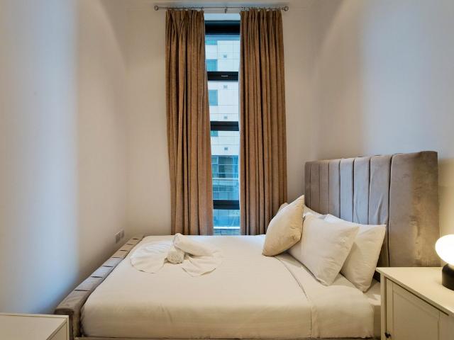 South Quay Square, Canary Wharf, London E14, 2 bed flat to rent, £2,995 pcm | PrimeLocation