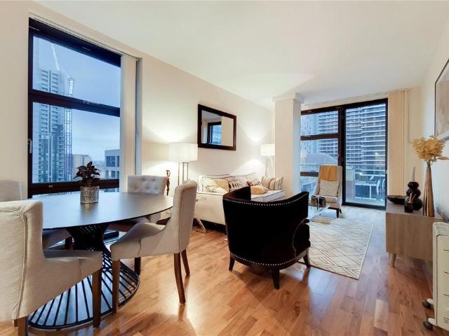 South Quay Square, Isle Of Dogs. 2 bed flat to rent £3,400 pcm £785 pw