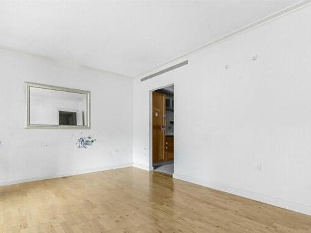 South Quay Square, London, 2 Bedroom Apartment