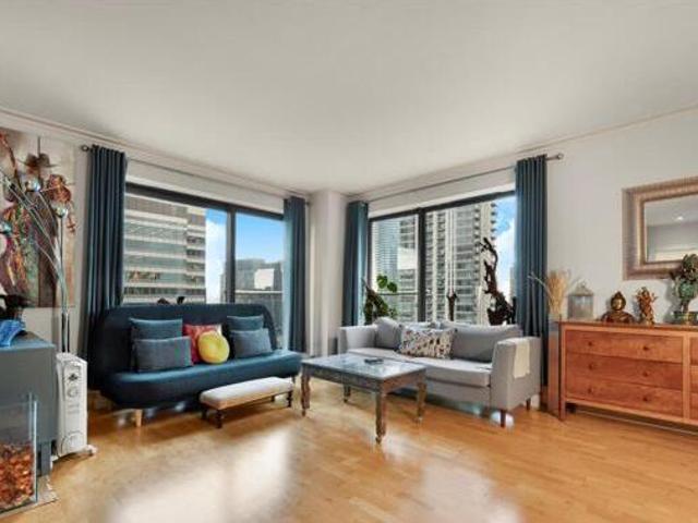 South Quay Square, London, 2 Bedroom Flat