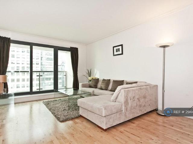 South Quay Square, London, E14 2 bed flat to rent £4,000 pcm £923 pw