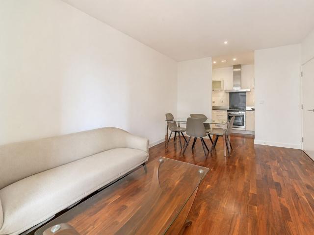 South Quay Square, London E14, 2 bed flat to rent, £2,900 pcm | PrimeLocation