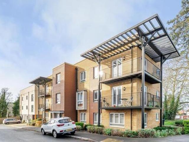 South Reading, Berkshire, 2 Bedroom Flat