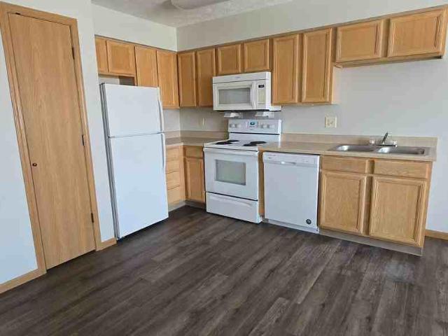 South Ridge Apartments 2 Bedroom Apartment for Rent at 2315 Greenwald St, Bellevue, NE 68123