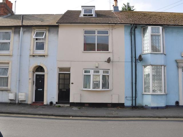 South Road, Newhaven BN9, 2 bed maisonette to rent, £1,150 pcm | PrimeLocation