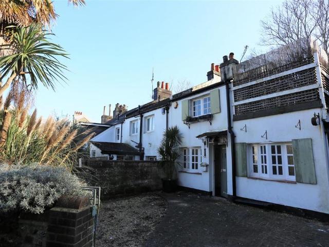 South Road, Brighton 2 bed house to rent £1,495 pcm £345 pw