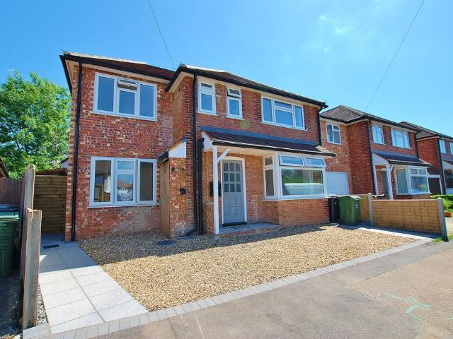 South Road, Guildford, Surrey, GU2 2 bed apartment to rent £1,800 pcm £415 pw