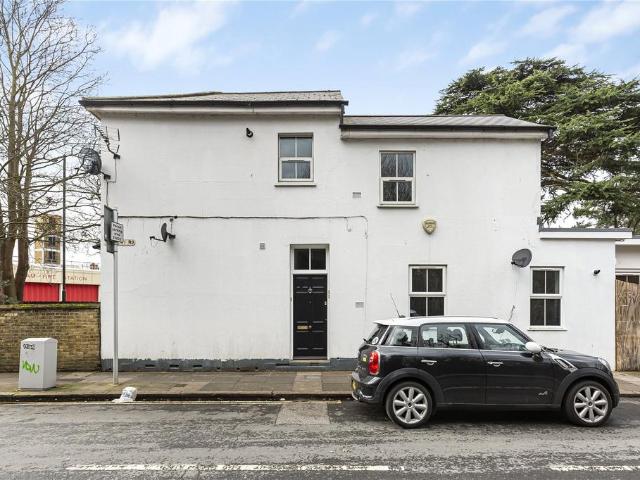 South Road, Twickenham, TW2 2 bed apartment to rent £1,900 pcm £438 pw