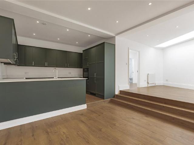 South Road, Twickenham, TW2 3 bed apartment to rent £3,495 pcm £807 pw