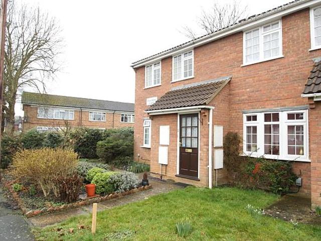 South Road, Woking GU21 1 bed flat to rent £1,175 pcm £271 pw