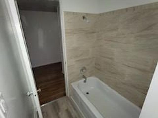 South Shore 1 Bedroom Apartment wnew kitchen