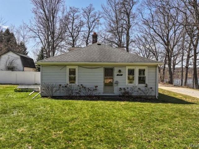 South Shore Dr, Elba Township, Home For Sale