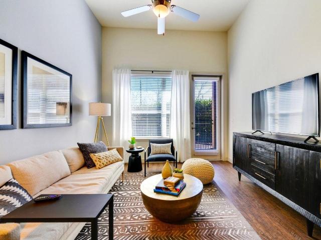 South Side Flats Studio Apartment for Rent at 1210 Botham Jean Blvd, Dallas, TX 75215 Cedars