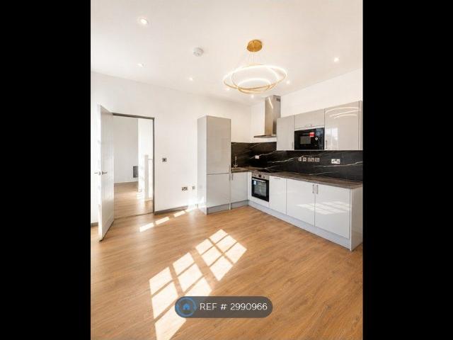 South St, Rochford SS4, 2 bed flat to rent, £1,320 pcm | PrimeLocation