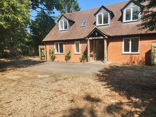 South Stoke Road, Reading RG8 4 bed detached house to rent £2,900 pcm £669 pw
