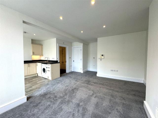 South Street, Dorking, Surrey RH4, Studio to rent, £925 pcm | PrimeLocation