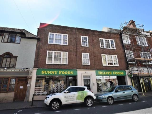 South Street, Eastbourne BN21 2 bed flat to rent £1,095 pcm £253 pw