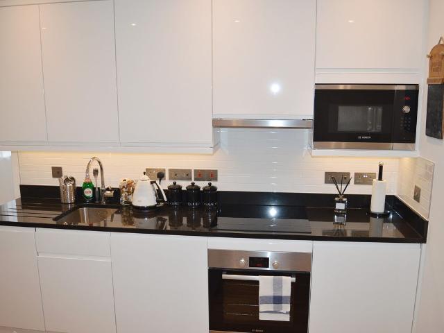 South Street, Epsom, Surrey. KT18, 1 bed property to rent, £1,250 pcm | PrimeLocation