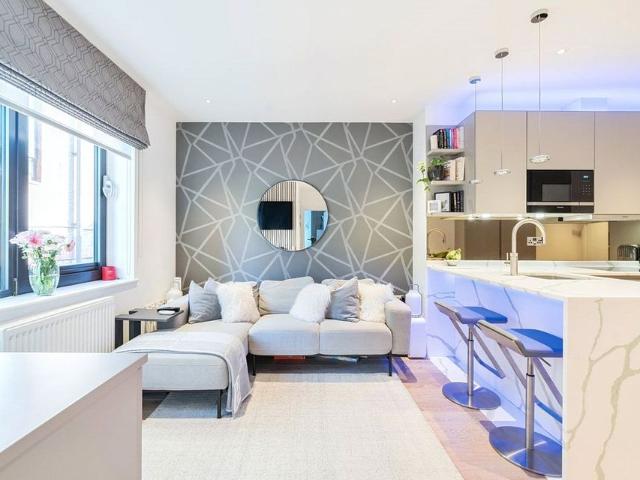 South Street, Epsom, Surrey, KT18 7PX