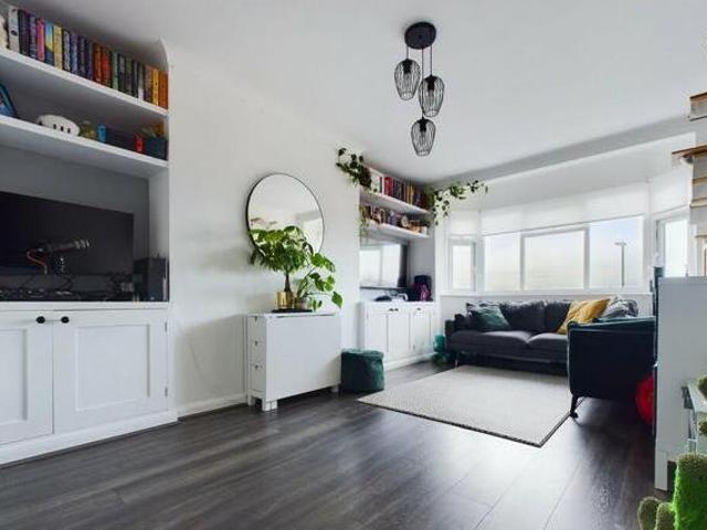 South Street, Lancing, 2 Bedroom Flat