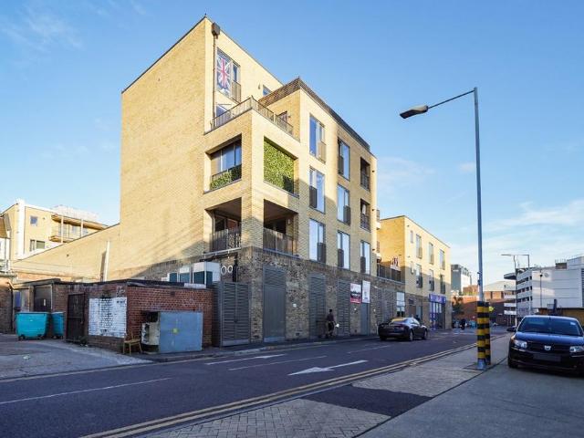 South Street, Romford 1 bed flat to rent £1,450 pcm £335 pw